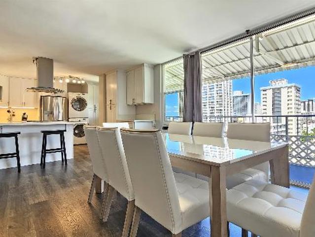 3 Br, 2 bath, Townhouse/Brownstone/RowHouse 222 Liliuokalani Avenue