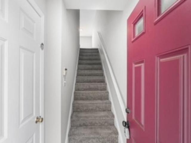 3 Br, 2 bath, Townhouse/Brownstone/RowHouse 238 East Gay Street