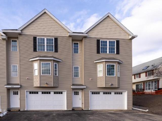 3 Br, 2 bath, Townhouse/Brownstone/RowHouse 23 Karatzas Ave