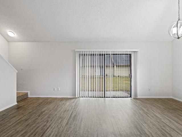 3 Br, 2 bath, Townhouse/Brownstone/RowHouse 2550 W Bird St