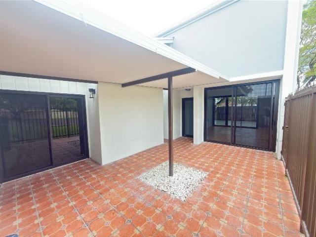 3 Br, 2 bath, Townhouse/Brownstone/RowHouse 2560 SW 122nd Ct