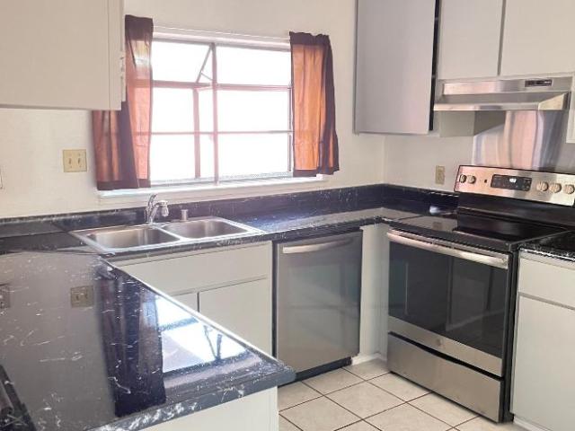 3 Br, 2 bath, Townhouse/Brownstone/RowHouse 2582 Gareth Cir