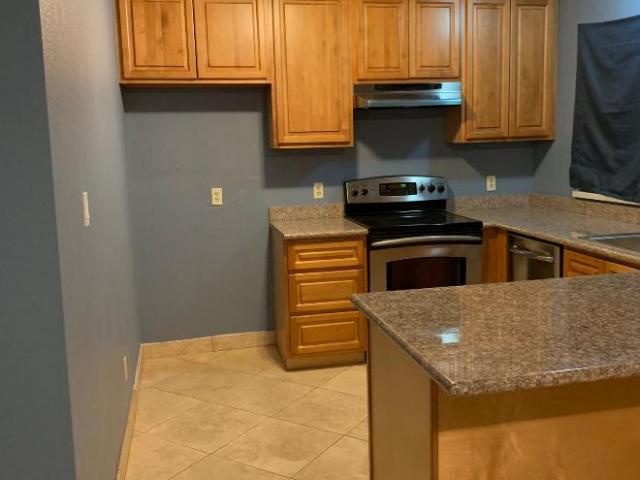 3 Br, 2 bath, Townhouse/Brownstone/RowHouse 2584 Gareth Cir