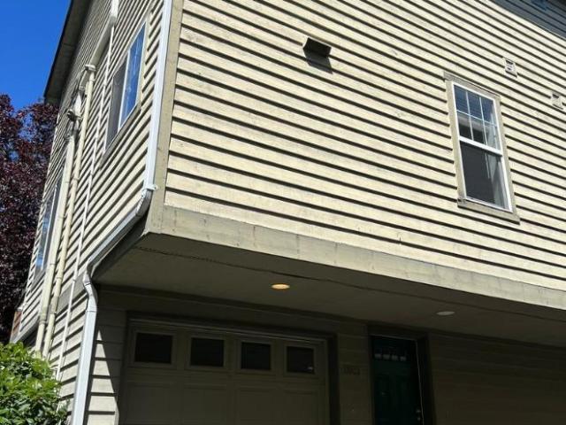 3 Br, 2 bath, Townhouse/Brownstone/RowHouse 2645 B NW 57th St