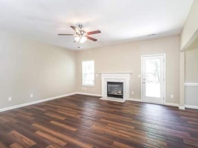 3 Br, 2 bath, Townhouse/Brownstone/RowHouse 2607 Hartley Hills Dr