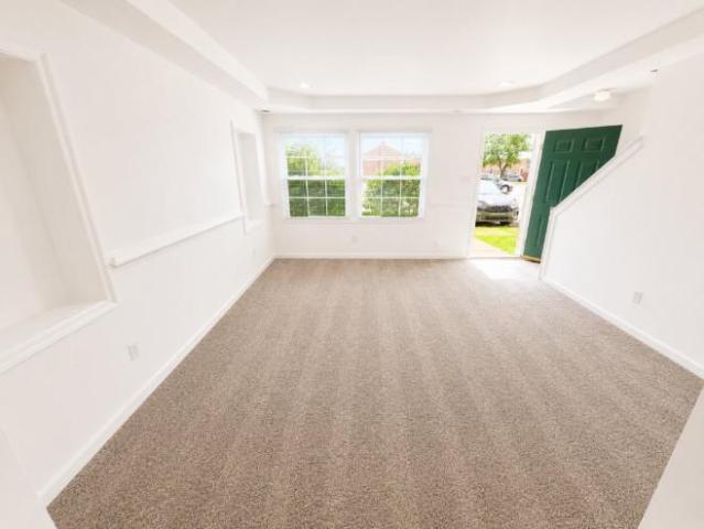 3 Br, 2 bath, Townhouse/Brownstone/RowHouse 2626 Wayside Dr