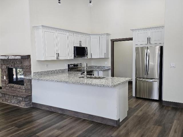 3 Br, 2 bath, Townhouse/Brownstone/RowHouse 2850 West Villa Loop