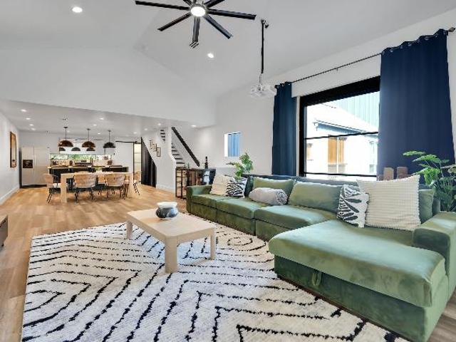 3 Br, 2 bath, Townhouse/Brownstone/RowHouse 2807 Jackson St