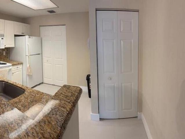 3 Br, 2 bath, Townhouse/Brownstone/RowHouse 2805 Veronia Drive