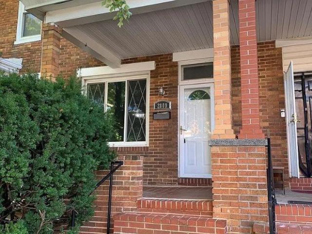 3 Br, 2 bath, Townhouse/Brownstone/RowHouse 2809 Mayfield Ave