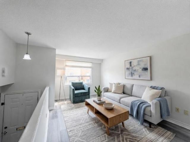 3 Br, 2 bath, Townhouse/Brownstone/RowHouse 2830 Midland Avenue