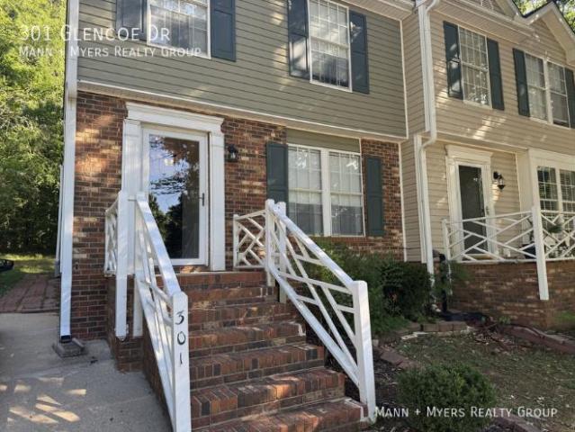 3 Br, 2 bath, Townhouse/Brownstone/RowHouse 301 Glencoe Dr
