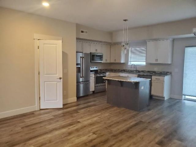 3 Br, 2 bath, Townhouse/Brownstone/RowHouse 301 Riverpark