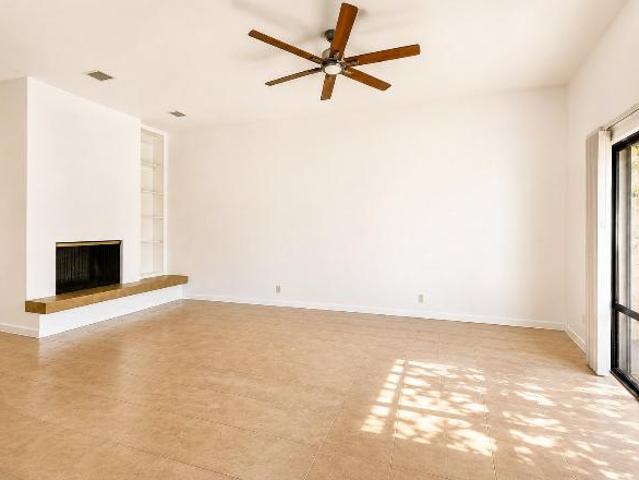 3 Br, 2 bath, Townhouse/Brownstone/RowHouse 322 E Huntington Dr