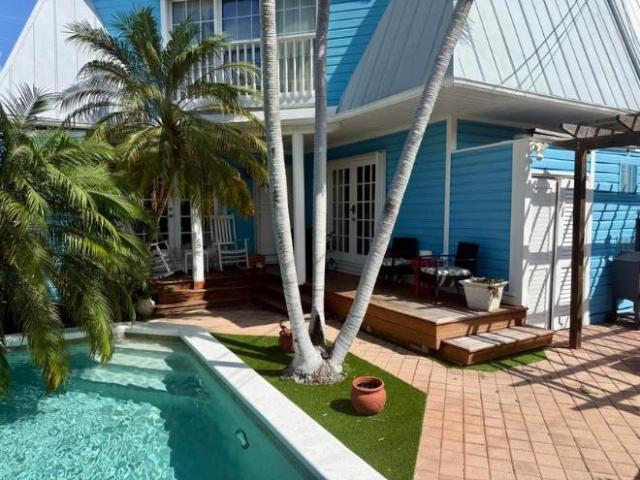 3 Br, 2 bath, Townhouse/Brownstone/RowHouse 3321 Harriet Ave