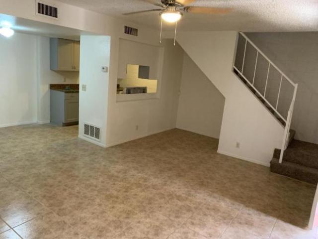 3 Br, 2 bath, Townhouse/Brownstone/RowHouse 3412 W El Caminito Drive
