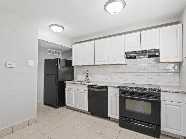 3 Br, 2 bath, Townhouse/Brownstone/RowHouse 3733 Brush Creek Drive