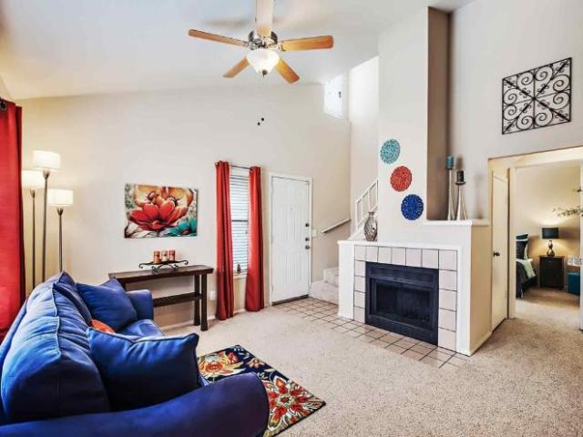 3 Br, 2 bath, Townhouse/Brownstone/RowHouse 3830 Old Denton Road