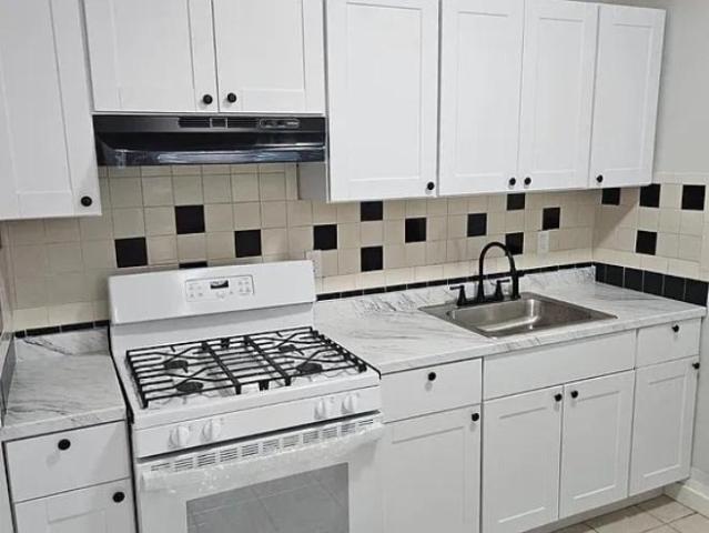 3 Br, 2 bath, Townhouse/Brownstone/RowHouse 3836 Wyalusing Ave