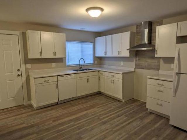 3 Br, 2 bath, Townhouse/Brownstone/RowHouse 3963 Hayesville Dr NE
