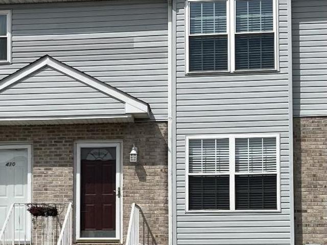 3 Br, 2 bath, Townhouse/Brownstone/RowHouse 408 Naughty Ln