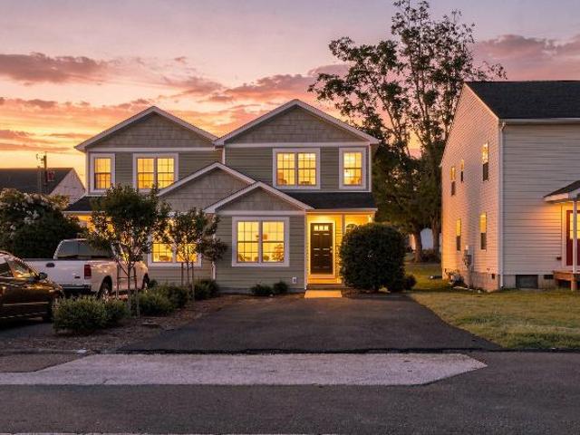 3 Br, 2 bath, Townhouse/Brownstone/RowHouse 409 S Magnolia Ave