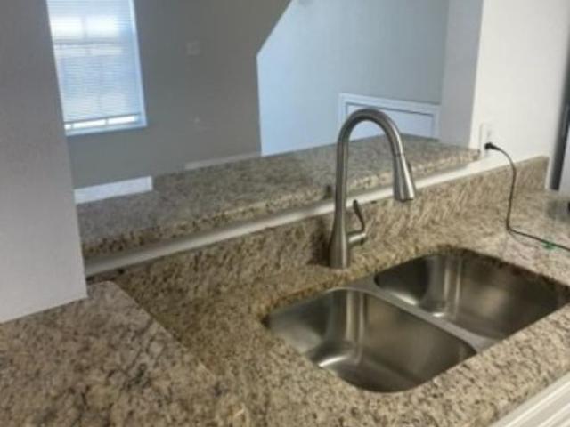 3 Br, 2 bath, Townhouse/Brownstone/RowHouse 400 Australian Way