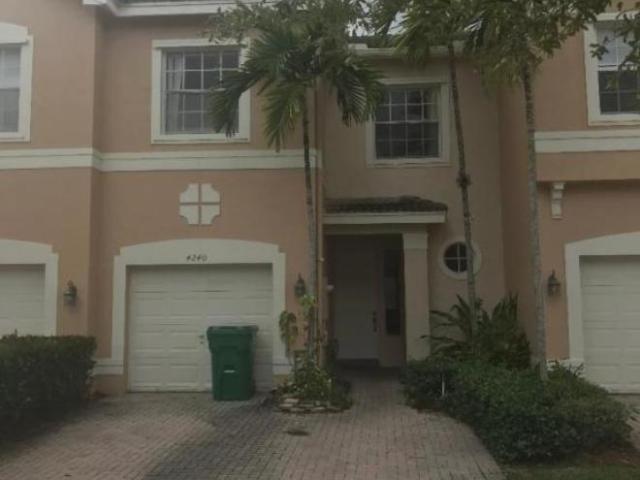 3 Br, 2 bath, Townhouse/Brownstone/RowHouse 4240 Sw