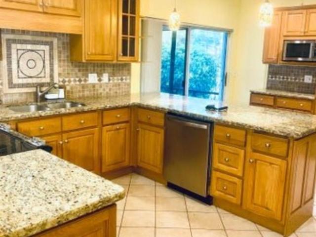 3 Br, 2 bath, Townhouse/Brownstone/RowHouse 4296 Grove Park Lane