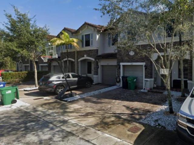 3 Br, 2 bath, Townhouse/Brownstone/RowHouse 4219 Sw 164