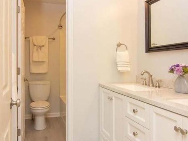 3 Br, 2 bath, Townhouse/Brownstone/RowHouse 436 Spalding Ct