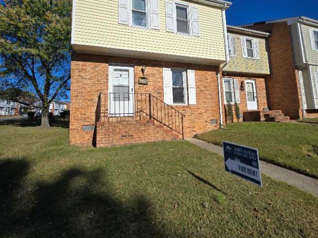 3 Br, 2 bath, Townhouse/Brownstone/RowHouse 4400 Foxden Dr