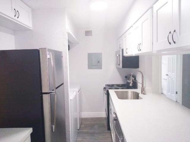 3 Br, 2 bath, Townhouse/Brownstone/RowHouse 4423 Treehouse Lane arbor Keys