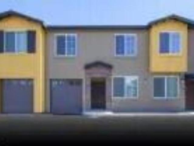 3 Br, 2 bath, Townhouse/Brownstone/RowHouse 4435 N Longview Avenue