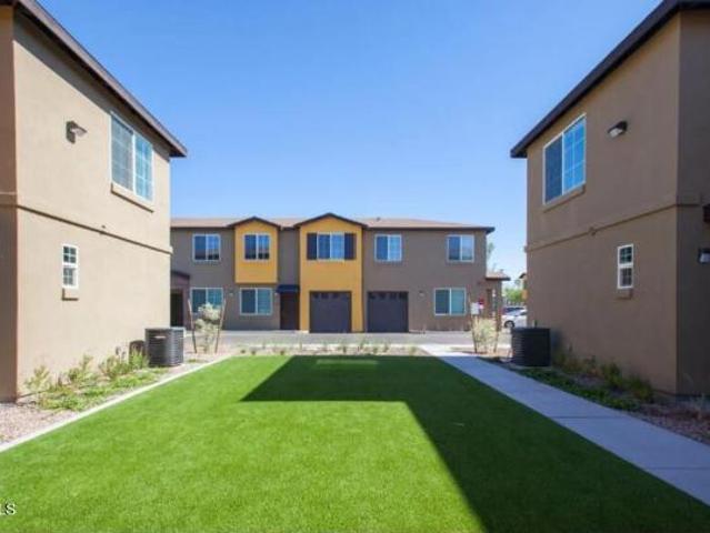 3 Br, 2 bath, Townhouse/Brownstone/RowHouse 4435 N Longview Avenue