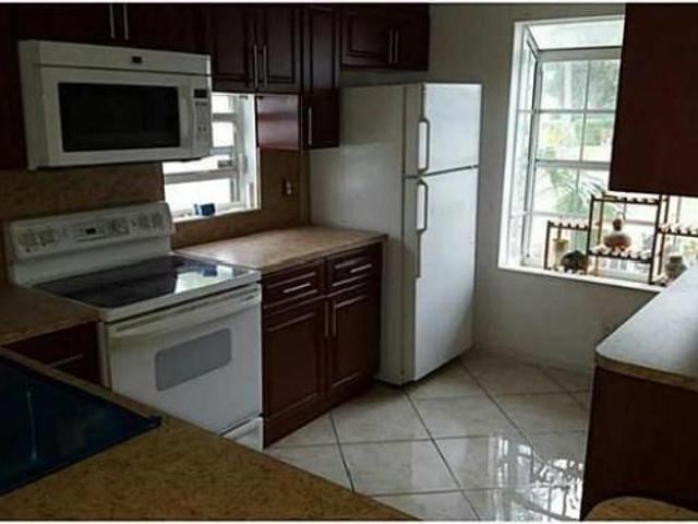3 Br, 2 bath, Townhouse/Brownstone/RowHouse 4674 Lakeside Circle