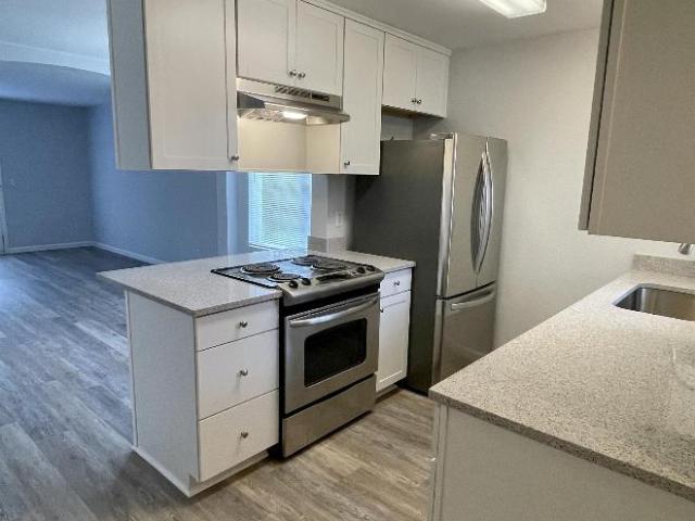 3 Br, 2 bath, Townhouse/Brownstone/RowHouse 473 NE Conifer Boulevard
