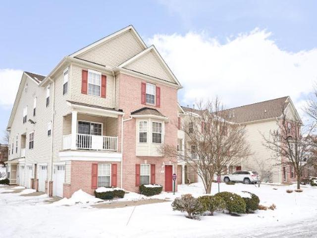 3 Br, 2 bath, Townhouse/Brownstone/RowHouse 480 Tollis Pkwy