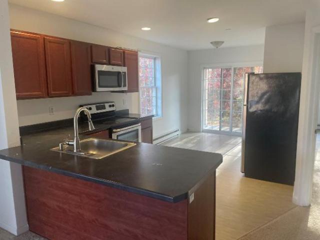 3 Br, 2 bath, Townhouse/Brownstone/RowHouse 48 Trinity Circle