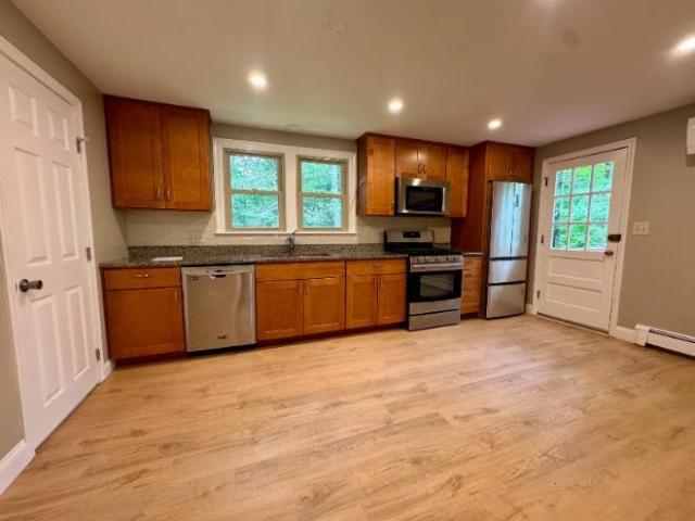 3 Br, 2 bath, Townhouse/Brownstone/RowHouse 4 Link St