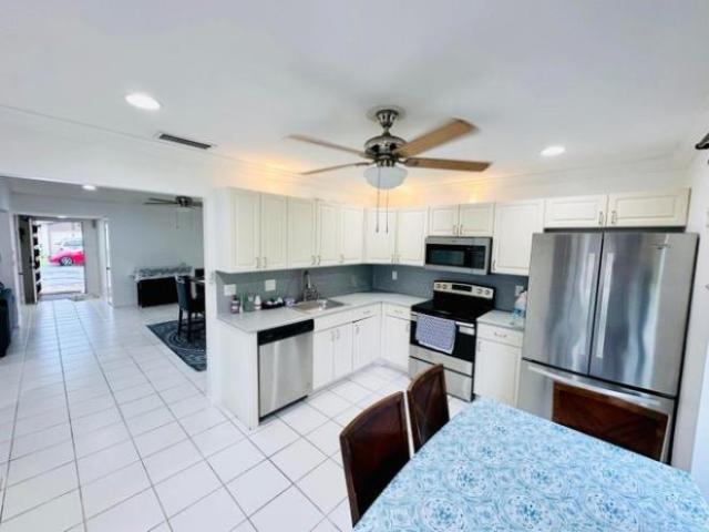 3 Br, 2 bath, Townhouse/Brownstone/RowHouse 5077 Forsythia Street