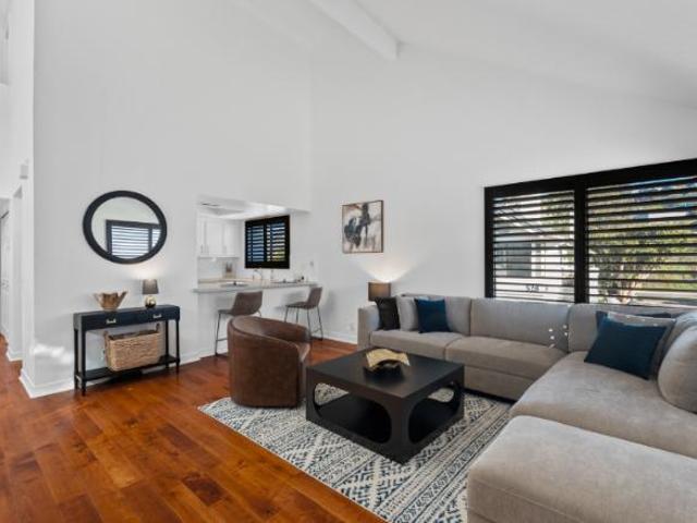 3 Br, 2 bath, Townhouse/Brownstone/RowHouse 526 Via De La Valle