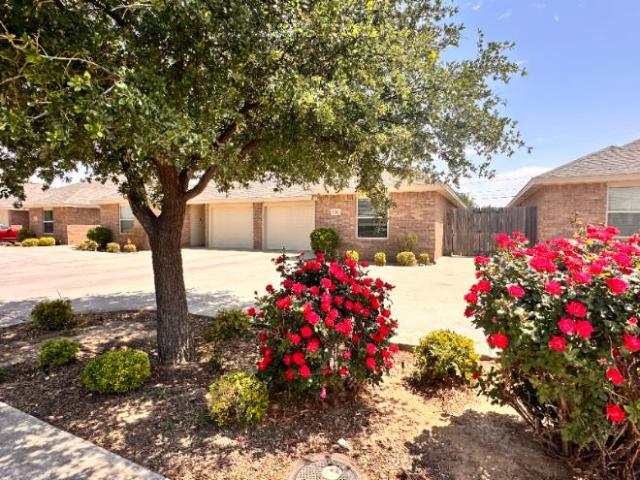 3 Br, 2 bath, Townhouse/Brownstone/RowHouse 5205 Graceland Dr