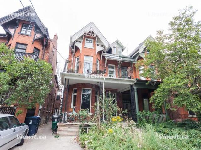 3 Br, 2 bath, Townhouse/Brownstone/RowHouse 52 Churchill Avenue