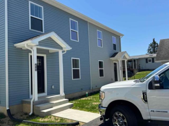 3 Br, 2 bath, Townhouse/Brownstone/RowHouse 54 S Revere St