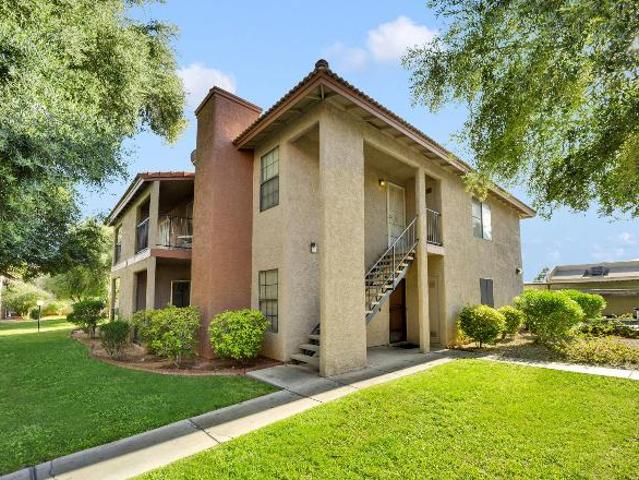 3 Br, 2 bath, Townhouse/Brownstone/RowHouse 5576 W Rochelle Ave