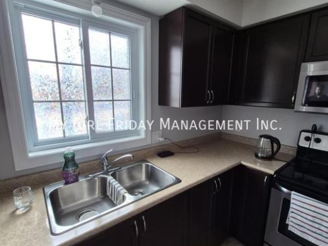 3 Br, 2 bath, Townhouse/Brownstone/RowHouse 55 Mooregate Cres