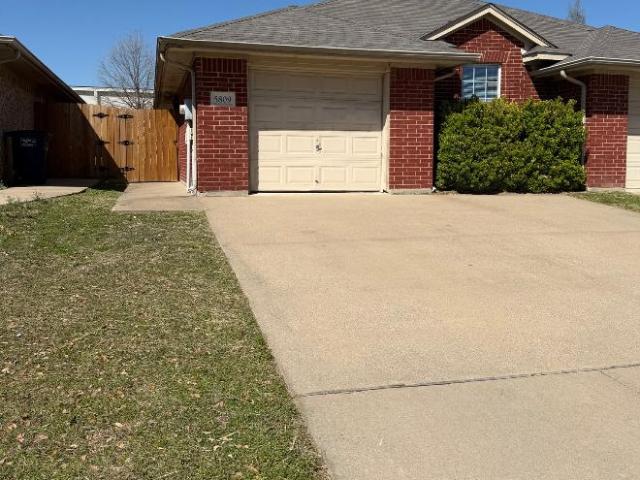 3 Br, 2 bath, Townhouse/Brownstone/RowHouse 5809 Swords Dr