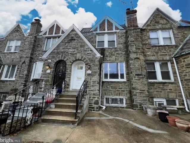 3 Br, 2 bath, Townhouse/Brownstone/RowHouse 5929 Woodcrest Blvd