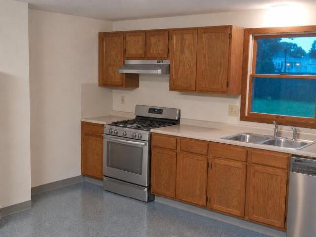 3 Br, 2 bath, Townhouse/Brownstone/RowHouse 60 Ivy St